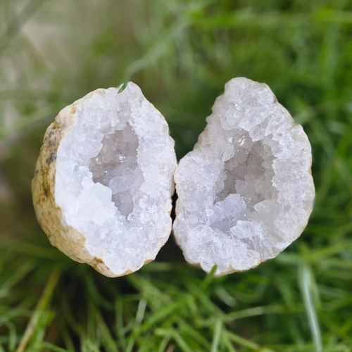 Clear Quartz Geode For Manifestation (Big Size) – Dr. Neeti Kaushik's Shop